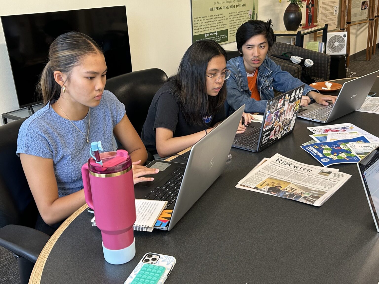 Newsletters - Helping Link/Một Dấu Nối